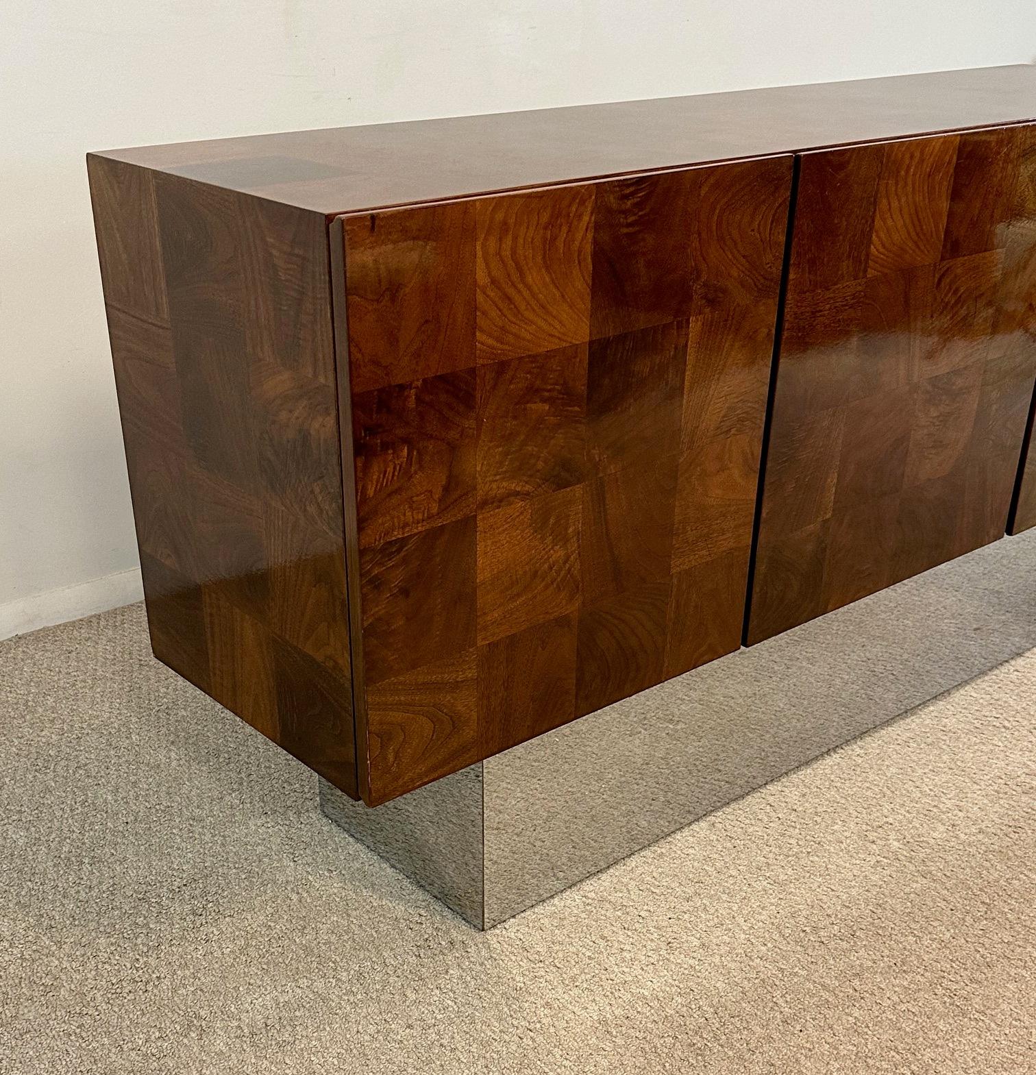Milo Baughman Walnut Credenza for Thayer Coggin For Sale at 1stDibs