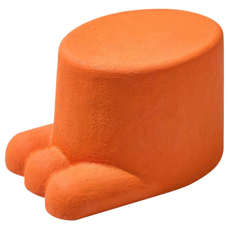 Mini-Hocker mit Pfoten von Hakmin Lee im Angebot bei 1stDibs