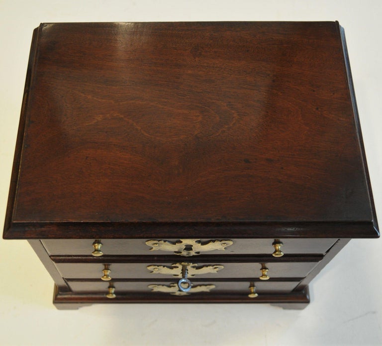 Miniature Apprentice-Piece/Sample Chest of Drawers For Sale at 1stDibs