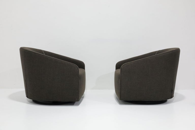 Minotti Portofino Swivel Lounge Chairs, Pair For Sale at 1stDibs