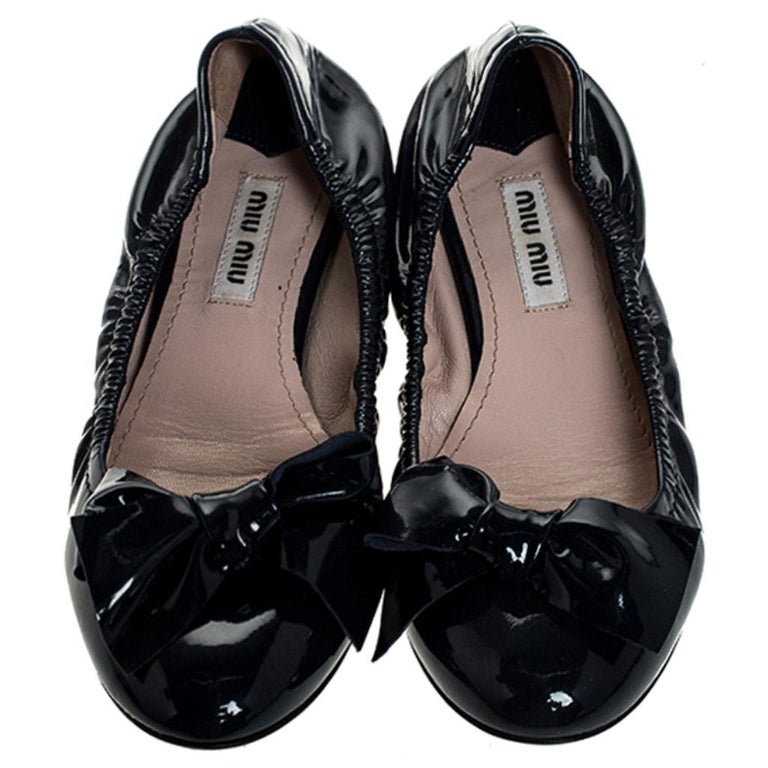 Miu Miu Patent Leather Detail Crystal Embellished Heel Scrunch Ballet Flats 35 For Sale at ...