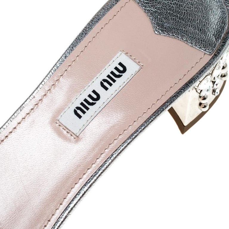 Miu Miu Silver Leather Bow Open Toe Crystal Embellished Heel Sandals Size 39 For Sale at 1stDibs