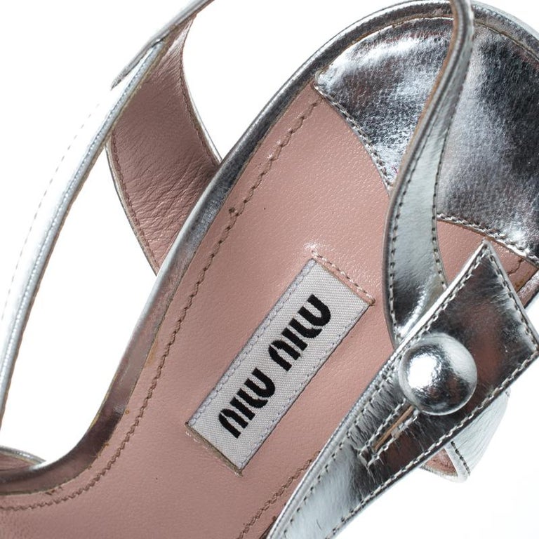 Miu Miu Silver Leather T Strap Crystal Embellished Heel Platform Sandals Size 38 For Sale at 1stDibs