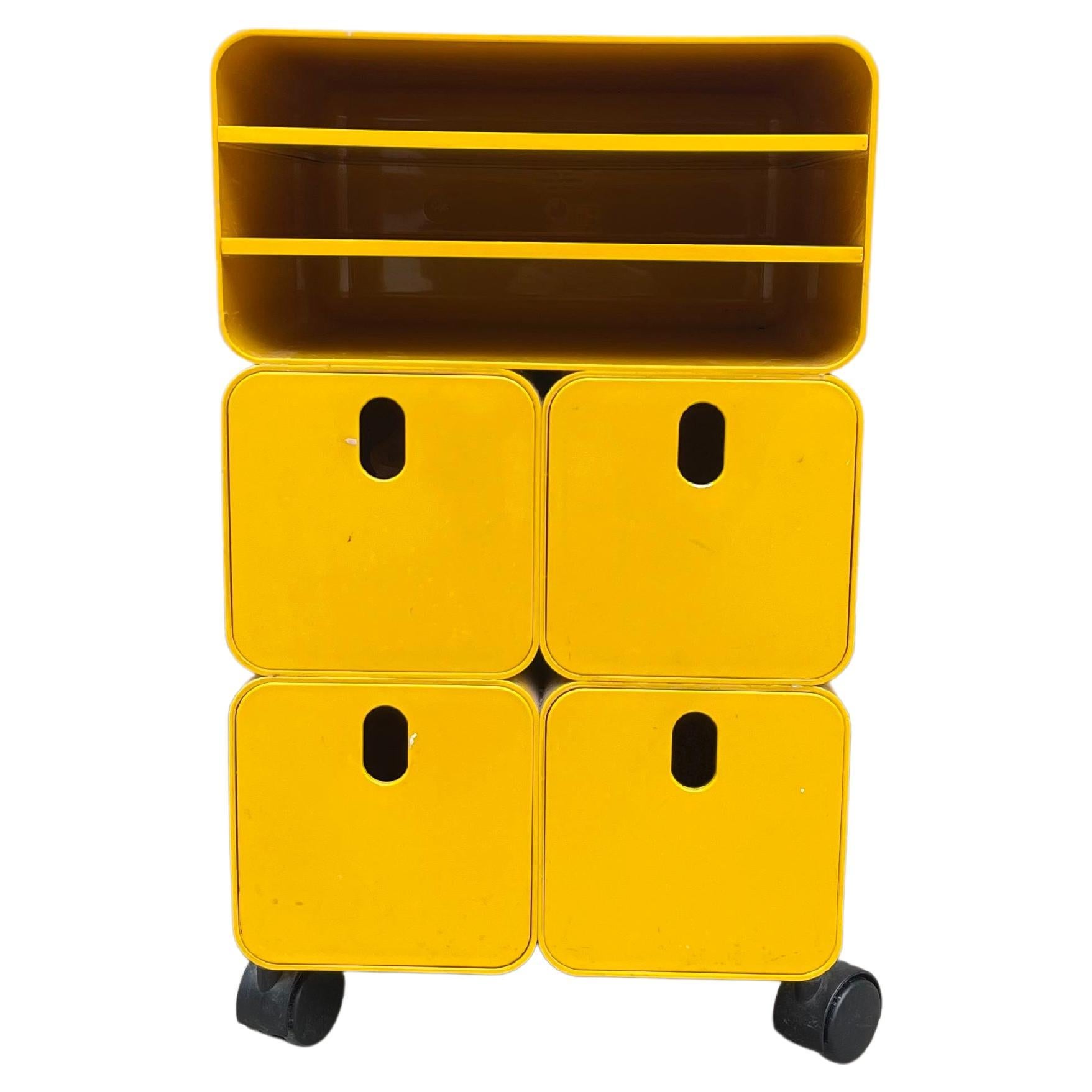 Mobiletto a Scombarti Design 70s, Giallo, Plastic, Vintage at 1stDibs