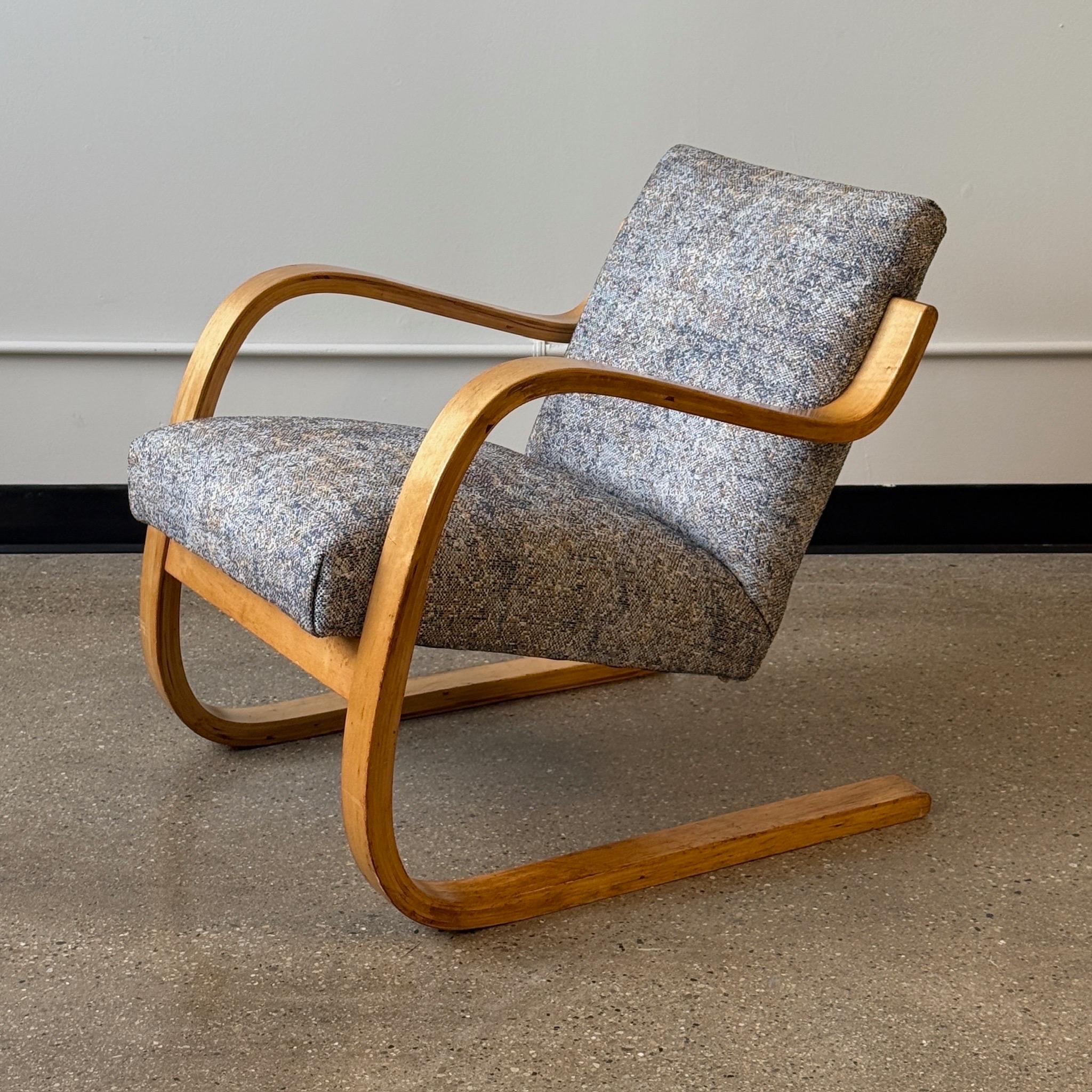 Model 401 + 402 Bentwood Lounge Chairs by Alvar Aalto for Artek For ...