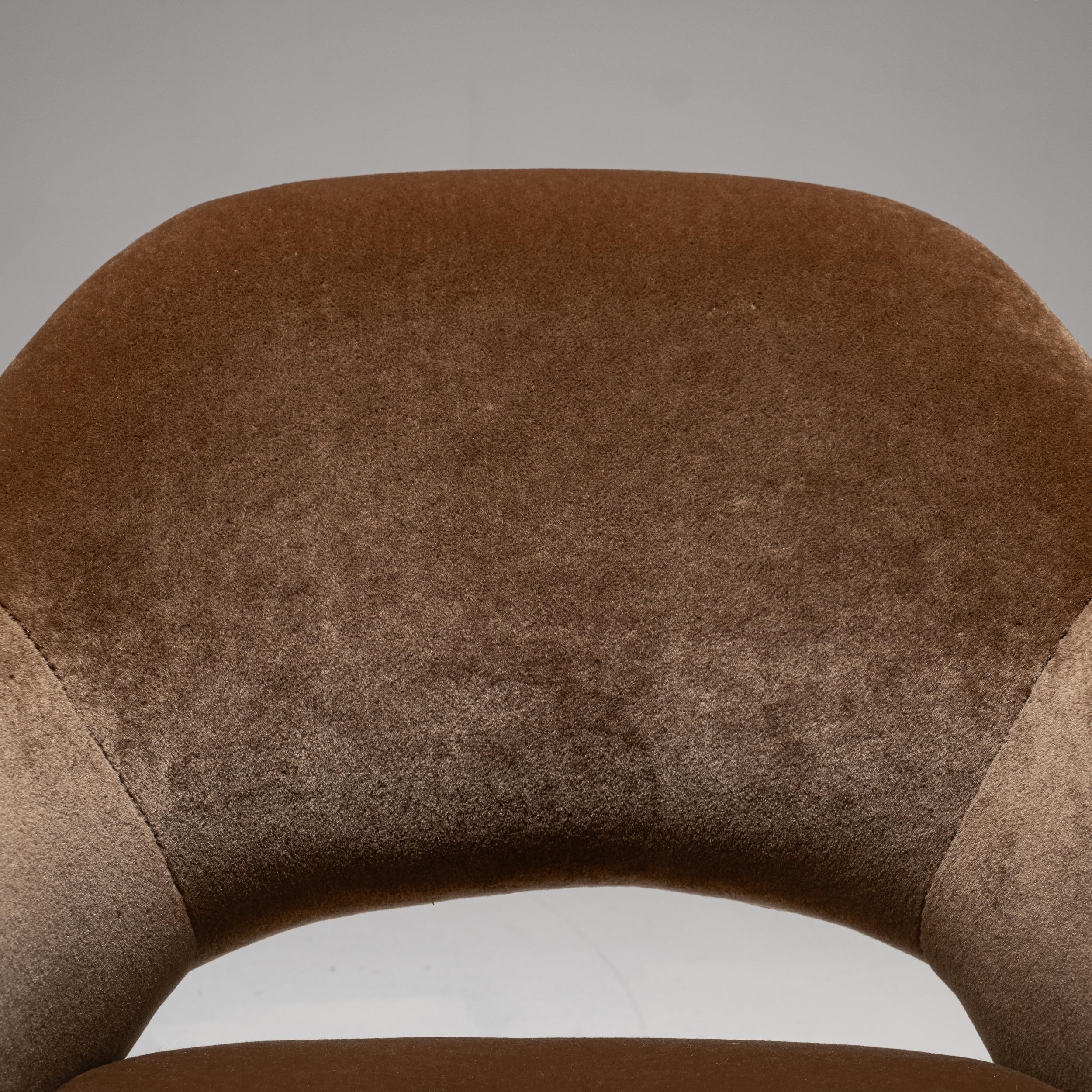 Model 71 Dining Chair in Mohair Velvet by Eero Saarinen for Knoll, USA ...