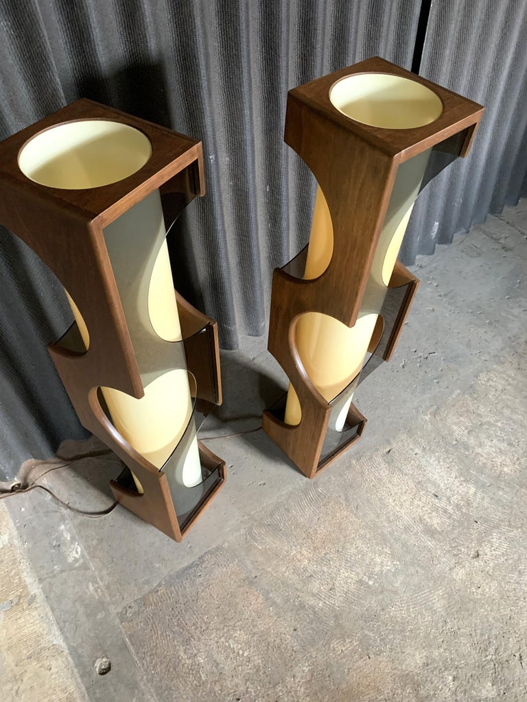 Modeline Monumental Mid-Century Modern Lucite Lamps at 1stDibs