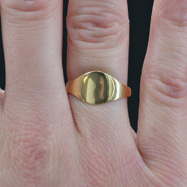 Modern 18 Karat Yellow Gold Flat Ring For Sale at 1stDibs
