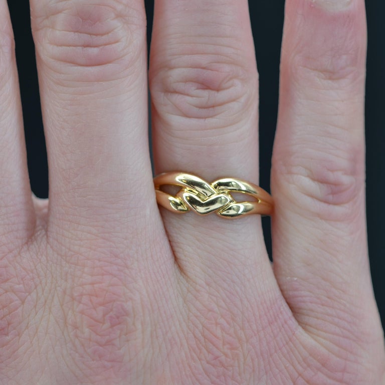 Modern 18 Karat Yellow Gold Interlaced Ring For Sale at 1stDibs