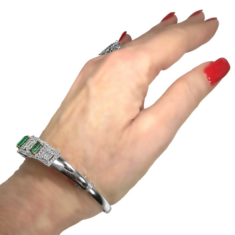 Modern 18K White Gold Emerald and Diamond Bangle Bracelet at 1stDibs