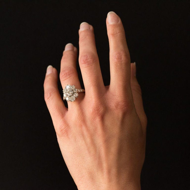 Modern 2,68 Carats Diamonds 18 Karat Yellow Gold Platinum Daisy Ring at ...