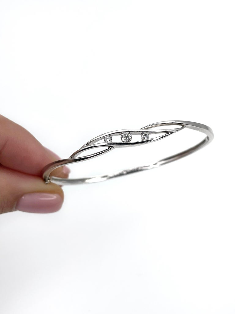 Modern 900 Platinum 0.26 Carat Diamond Hinged Bangle Bracelet For Sale ...