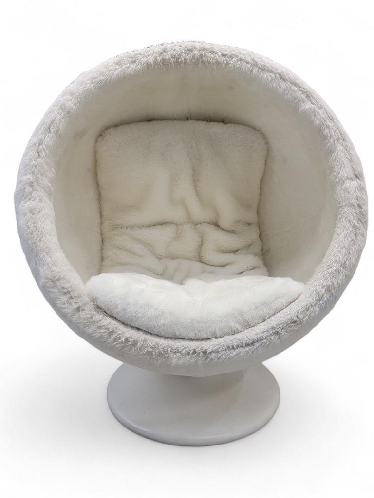 Modern Atomic Space Age Style Pod Lounge Chair by RH Teen in Faux Fur ...