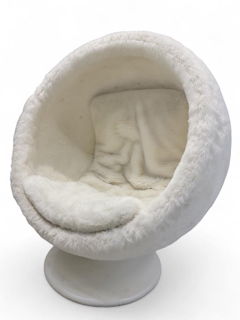 Modern Atomic Space Age Style Pod Lounge Chair by RH Teen in Faux Fur ...