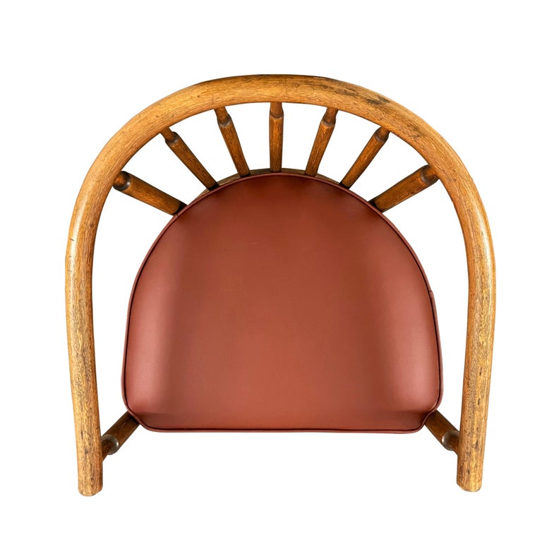 Chaise moderne en bois de Bentwood à dossier rond sur 1stDibs