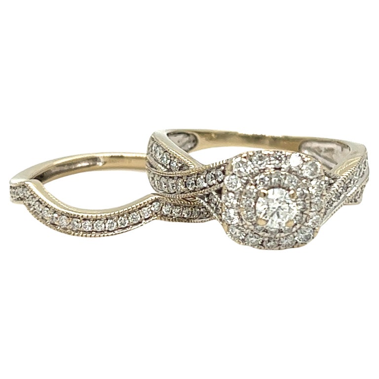 Modern Bride Engagement Ring and Wedding Band Set For Sale at 1stDibs