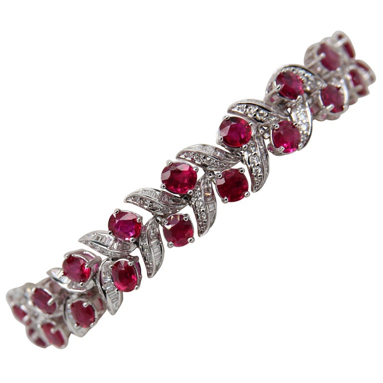 Modern Burmese No Heat 14.83 Carat Ruby Bracelet For Sale at 1stDibs