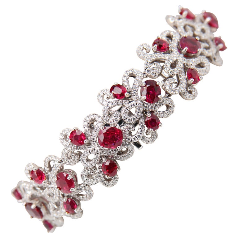 Modern Burmese No Heat 16.20 Carat Ruby Bracelet For Sale at 1stDibs