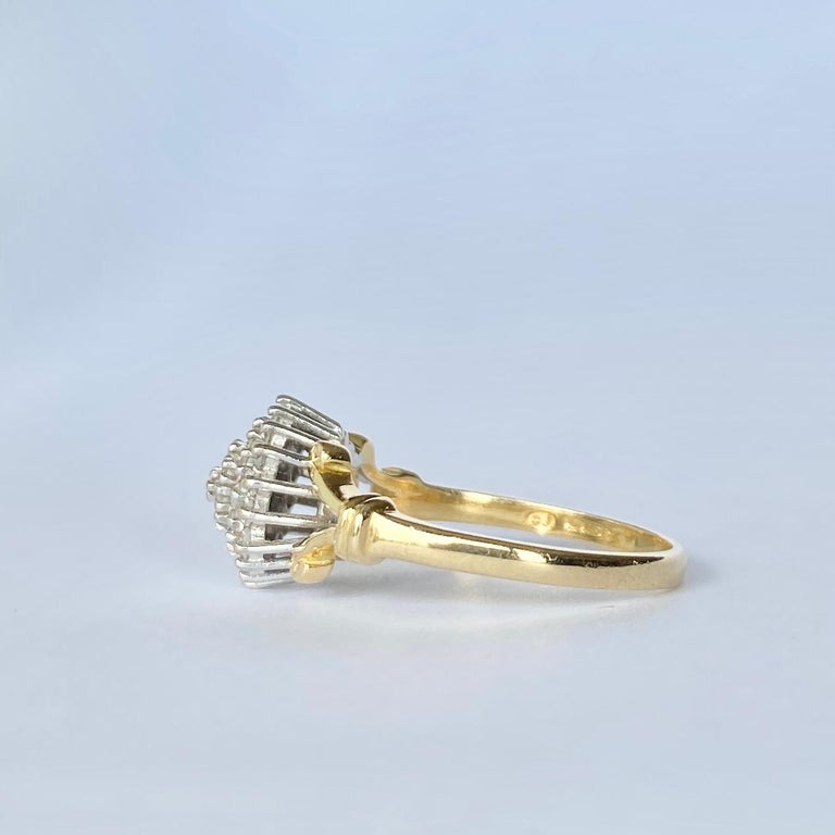 Modern Diamond and 18 Carat Gold Cluster Ring For Sale at 1stDibs