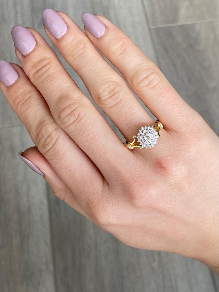 Modern Diamond and 18 Carat Gold Cluster Ring For Sale at 1stDibs