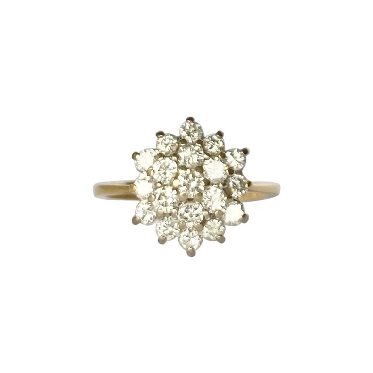 Modern Diamond and 18 Carat Gold Cluster Ring For Sale at 1stDibs