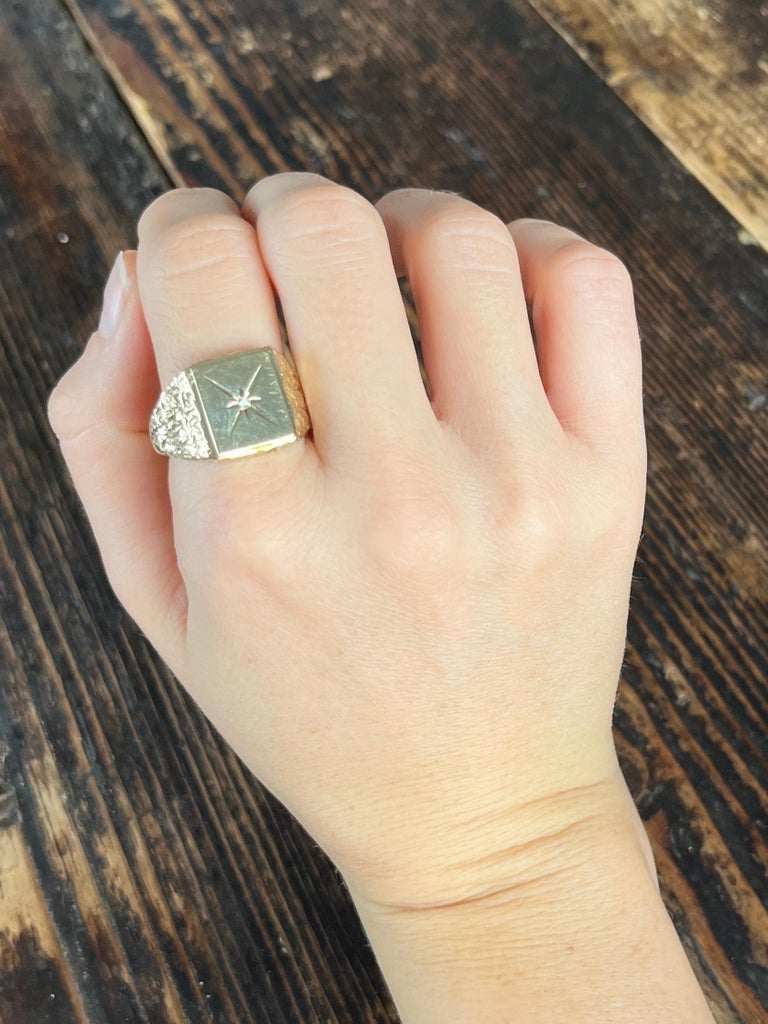 Modern Diamond and 9 Carat Gold Ring For Sale at 1stDibs