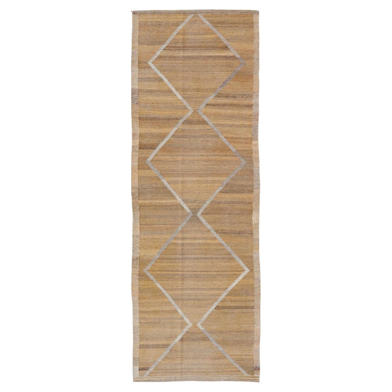 Modern Hand-Woven Flatweave Kilim in Wool with Geometric Zig-Zag Design For Sale at 1stDibs