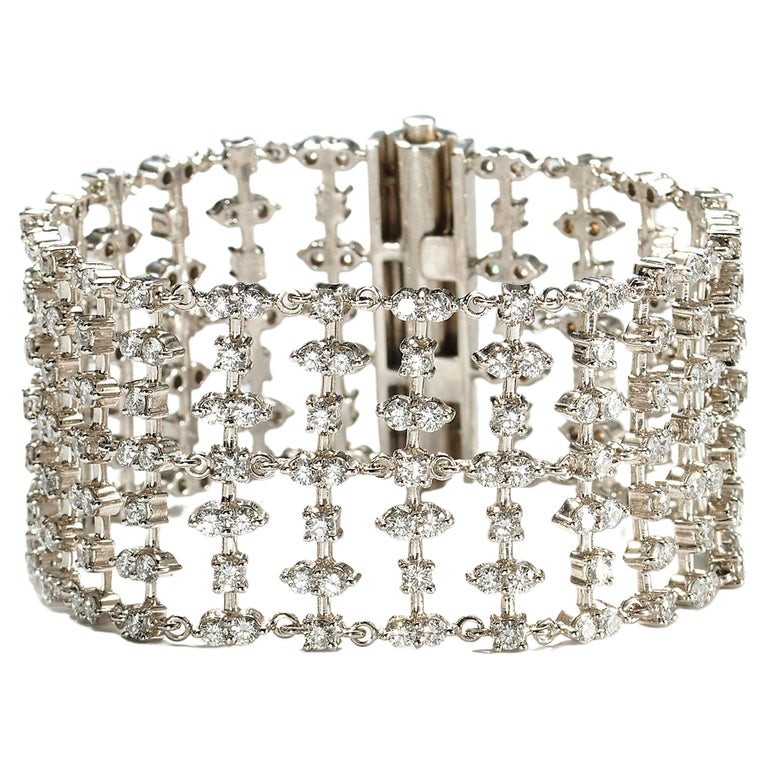 Modern Italian Diamond and White Gold Bracelet, 11.00ct For Sale at 1stDibs