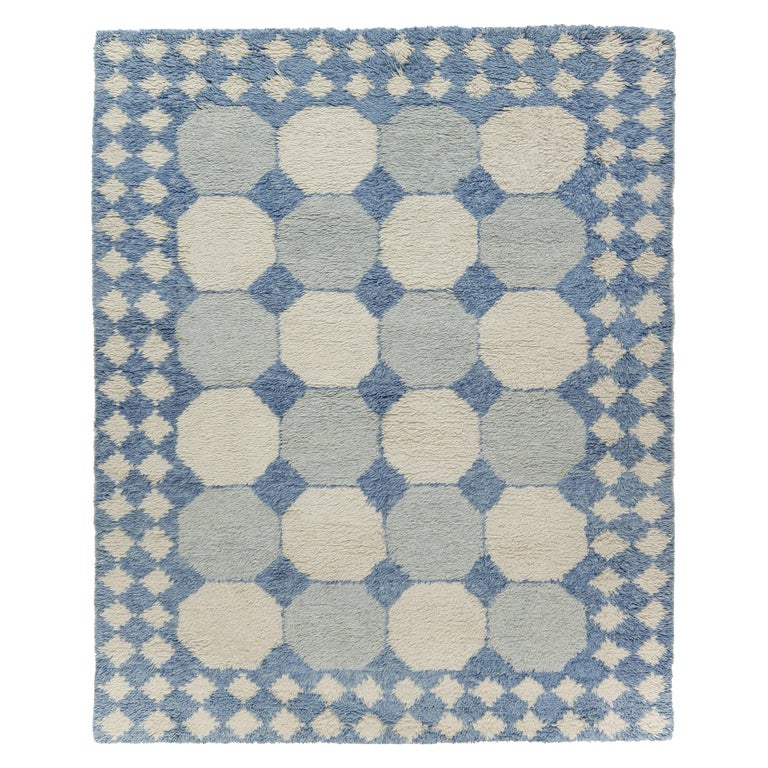 Moderner marokkanischer blauer handgefertigter Teppich von Doris Leslie ...