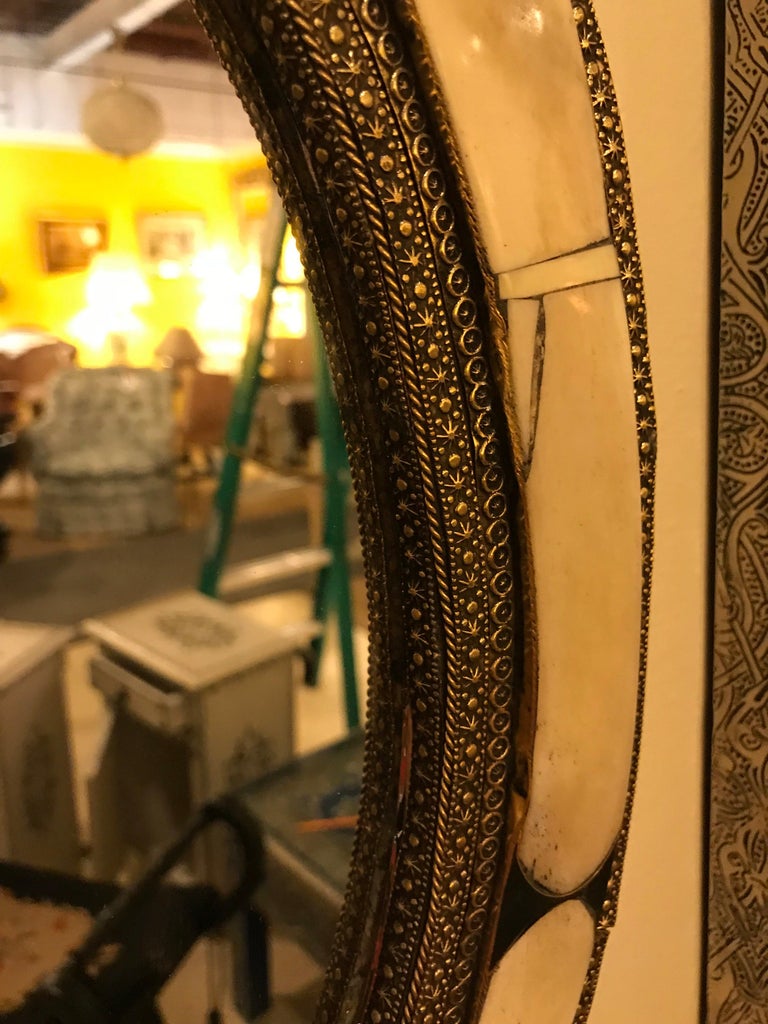 White Round Mirror in Hollywood Regency Style a Pair For Sale at 1stDibs