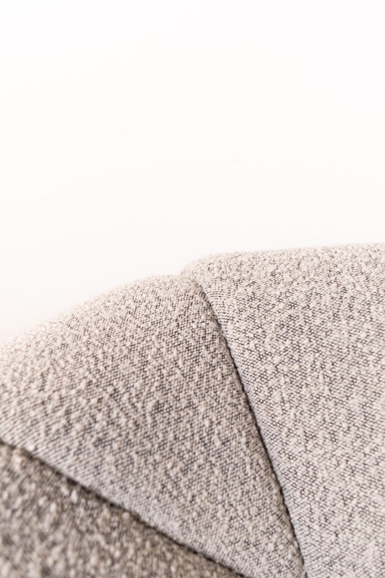 Modern Organic-Shaped Sofa in Off-White Bouclé Fabric For Sale at 1stDibs