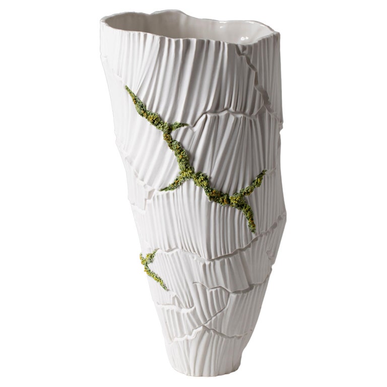 Modern Porcelain Vase Green Moss White Ceramic Sculpture Hand-Painted ...