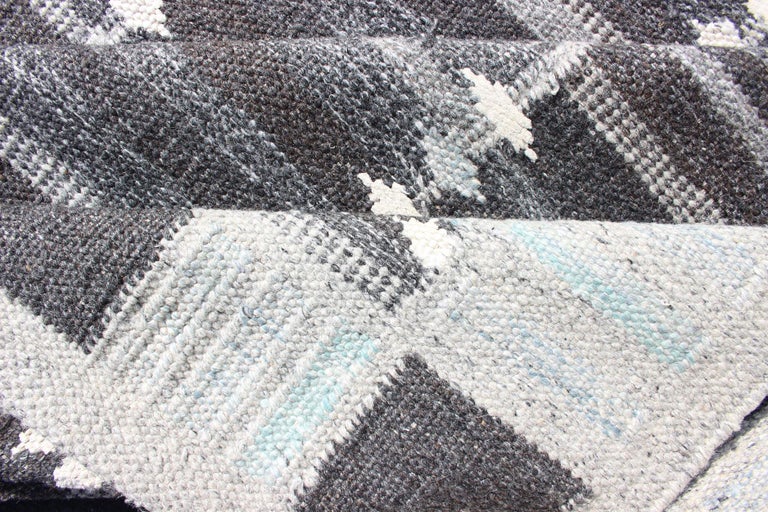 Modern Scandinavian Flat-Weave Rug with Geometric Design in Gray Tones ...