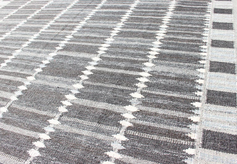 Modern Scandinavian Flat-Weave Rug with Geometric Design in Gray Tones ...