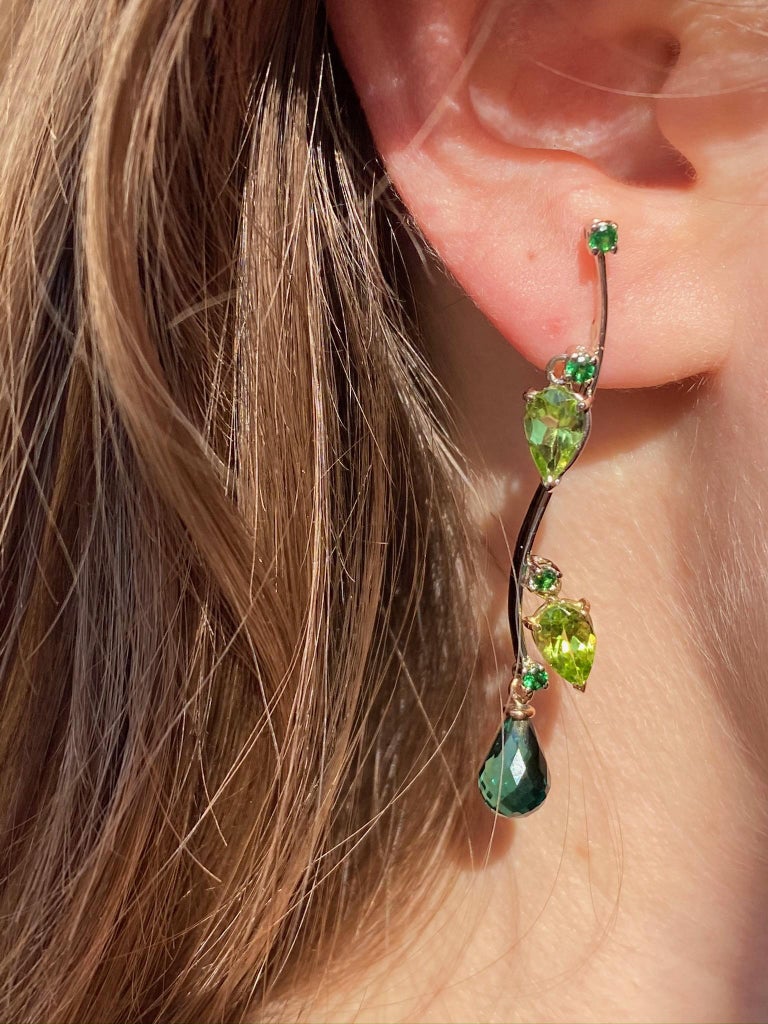 Modern Peridot 18 Karat Gold Green Tsavorite Dangle Drops Design ...