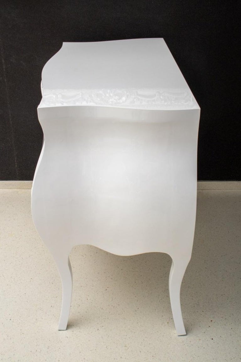 Modern White Lacquered Bombe Chest of Drawers For Sale at 1stDibs