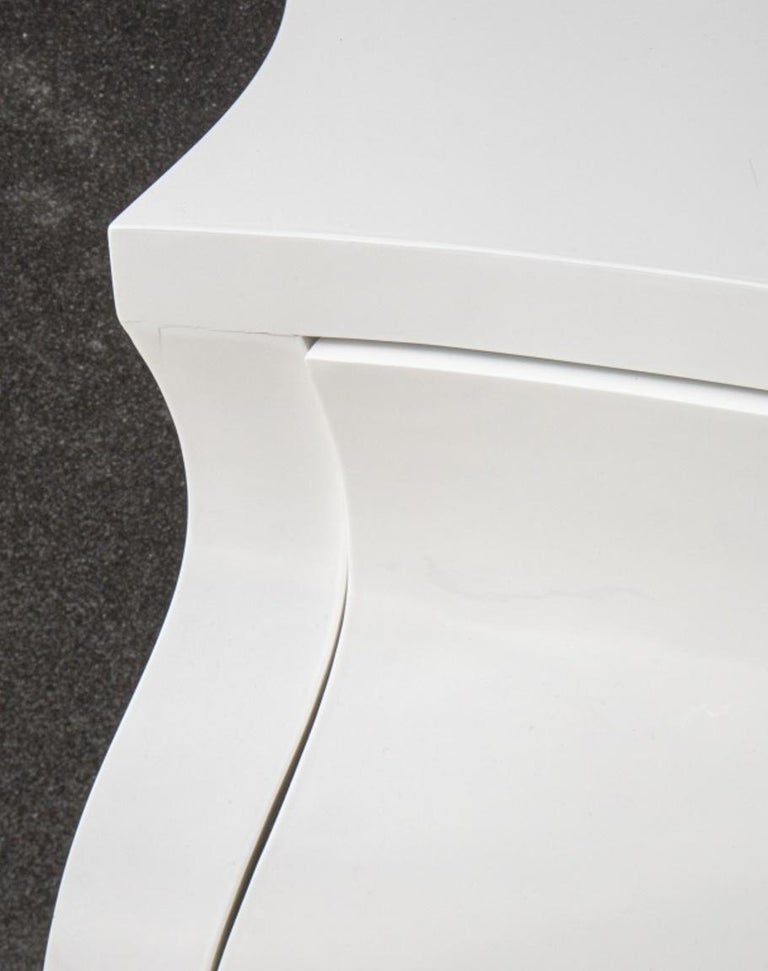 Modern White Lacquered Bombe Chest of Drawers For Sale at 1stDibs