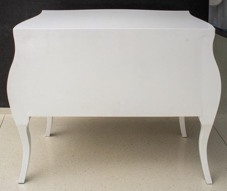 Modern White Lacquered Bombe Chest of Drawers For Sale at 1stDibs