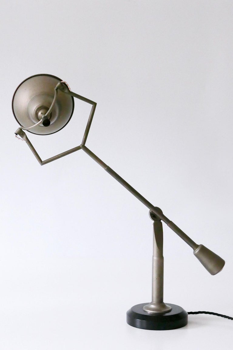 Lampe de table à contrepoids moderniste d'Edouard-Wilfred Buquet, 1927 ...