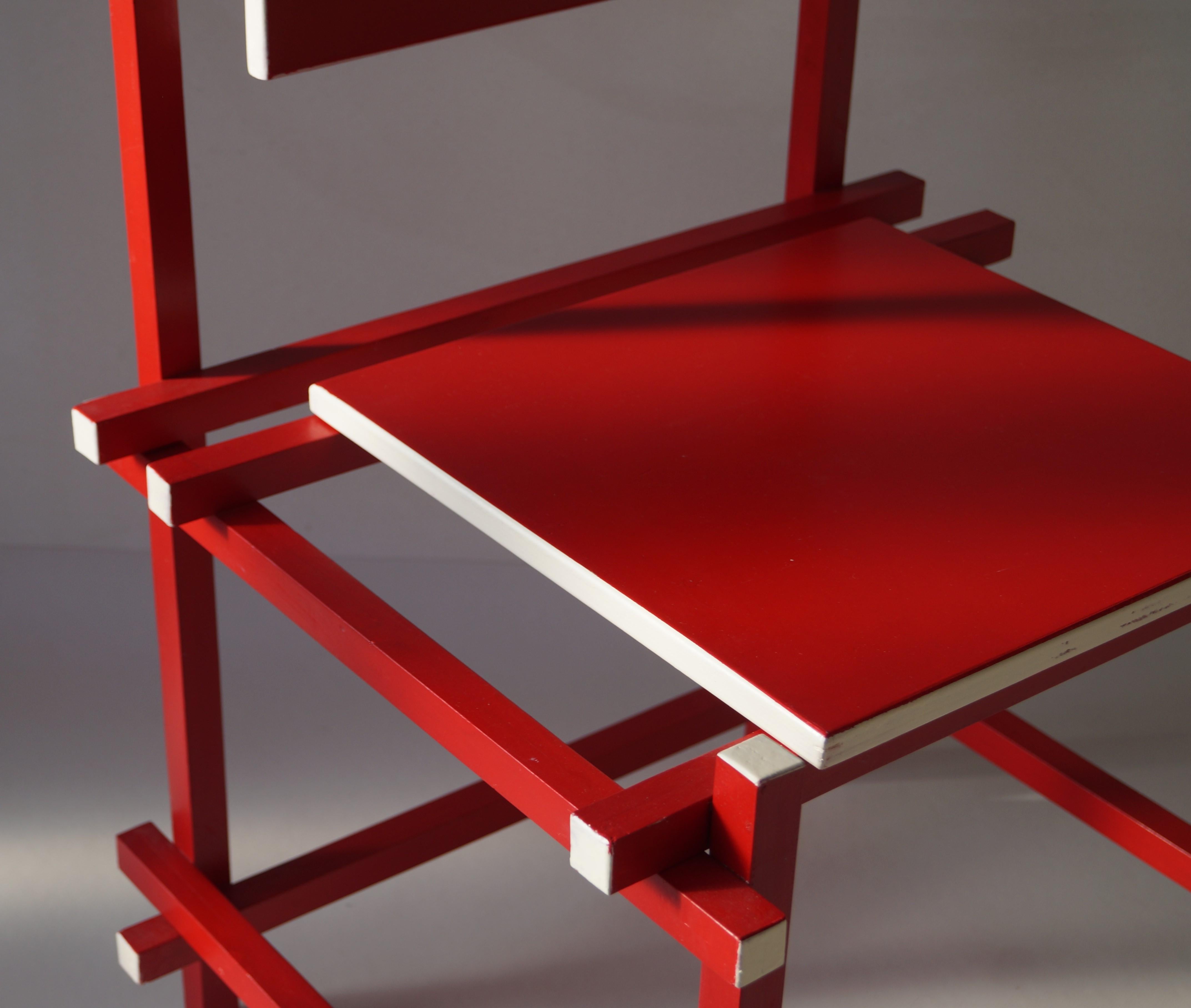 Modernist ''De Stijl'' hand-crafted chair in style of Gerrit Rietveld ...