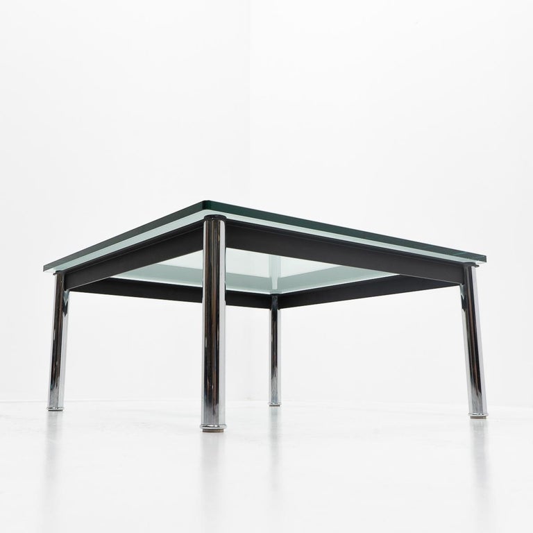 Modernist Design LC10 Coffee Table by Le Corbusier for Cassina For Sale ...
