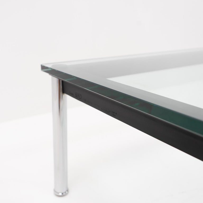 Modernist Design LC10 Coffee Table by Le Corbusier for Cassina For Sale ...