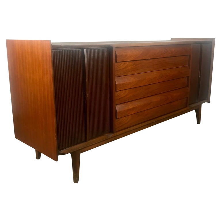 Modernistische Lane First Edition Lange Anrichte / Kommode aus ...