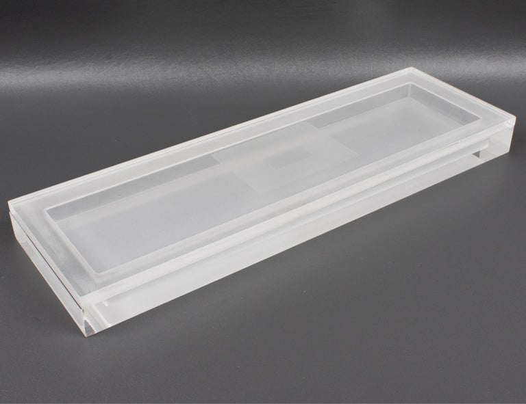 Modernist Long and Flat Lucite Box, 1980s For Sale at 1stDibs