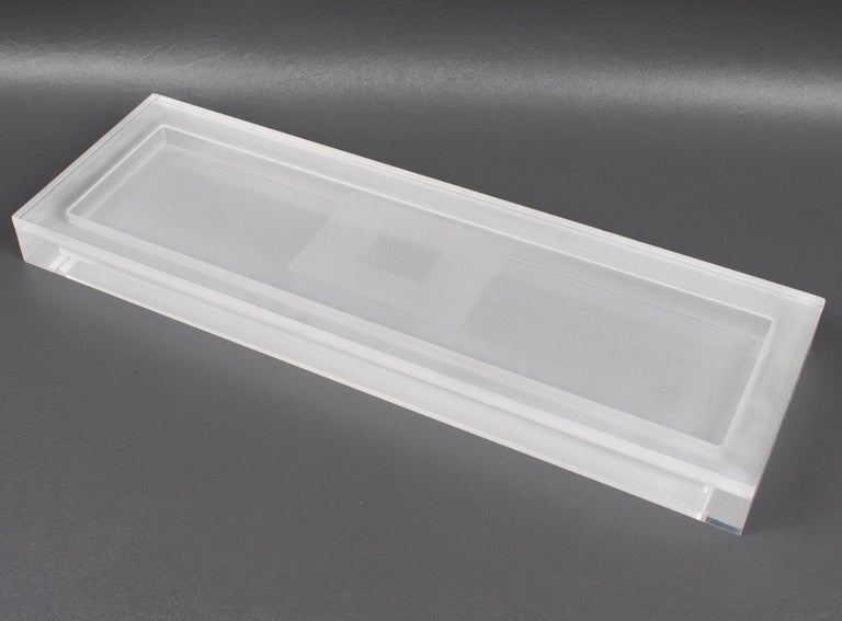 Modernist Long and Flat Lucite Box, 1980s For Sale at 1stDibs