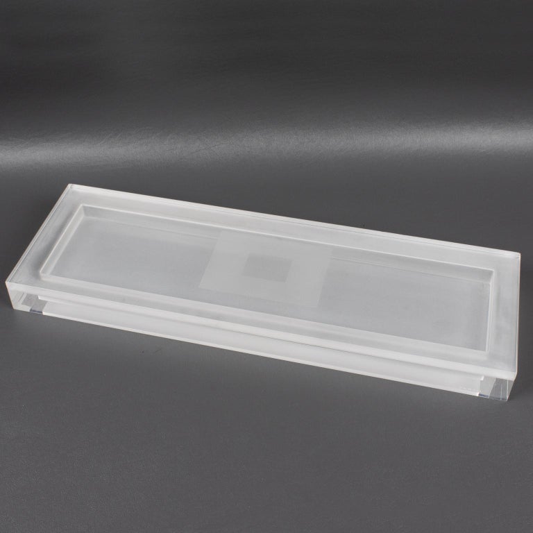 Modernist Long and Flat Lucite Box, 1980s For Sale at 1stDibs