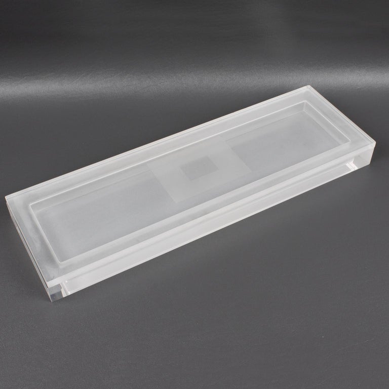 Modernist Long and Flat Lucite Box, 1980s For Sale at 1stDibs