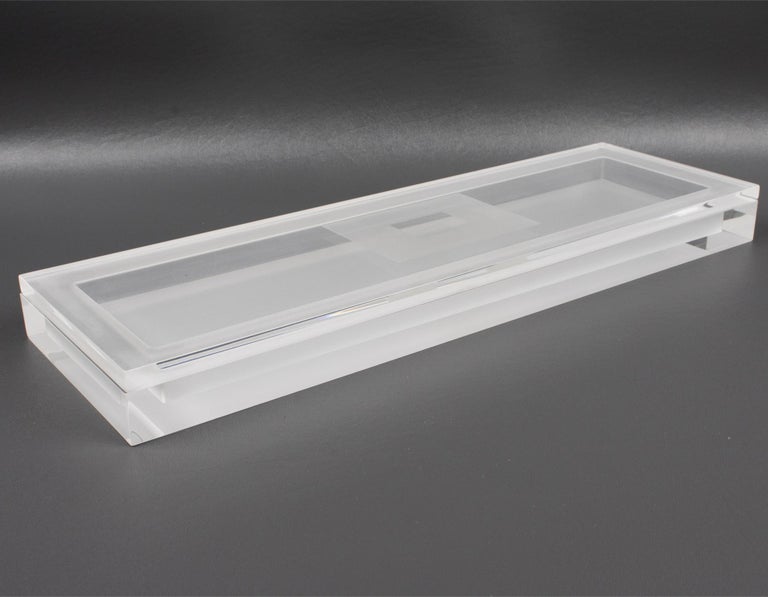 Modernist Long and Flat Lucite Box, 1980s For Sale at 1stDibs