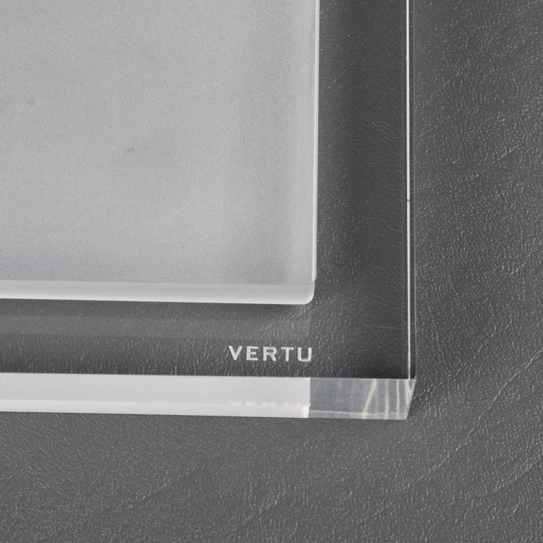 Modernist Long and Flat Lucite Box, 1980s For Sale at 1stDibs