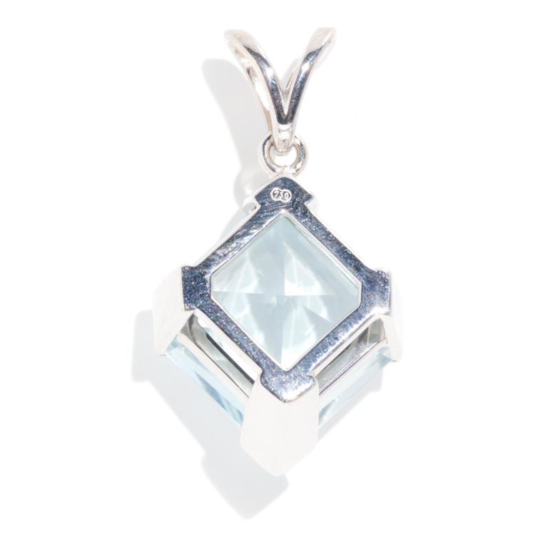 Modified Kite Shape Bright Blue Topaz Vintage Pendant in 18 Carat White ...